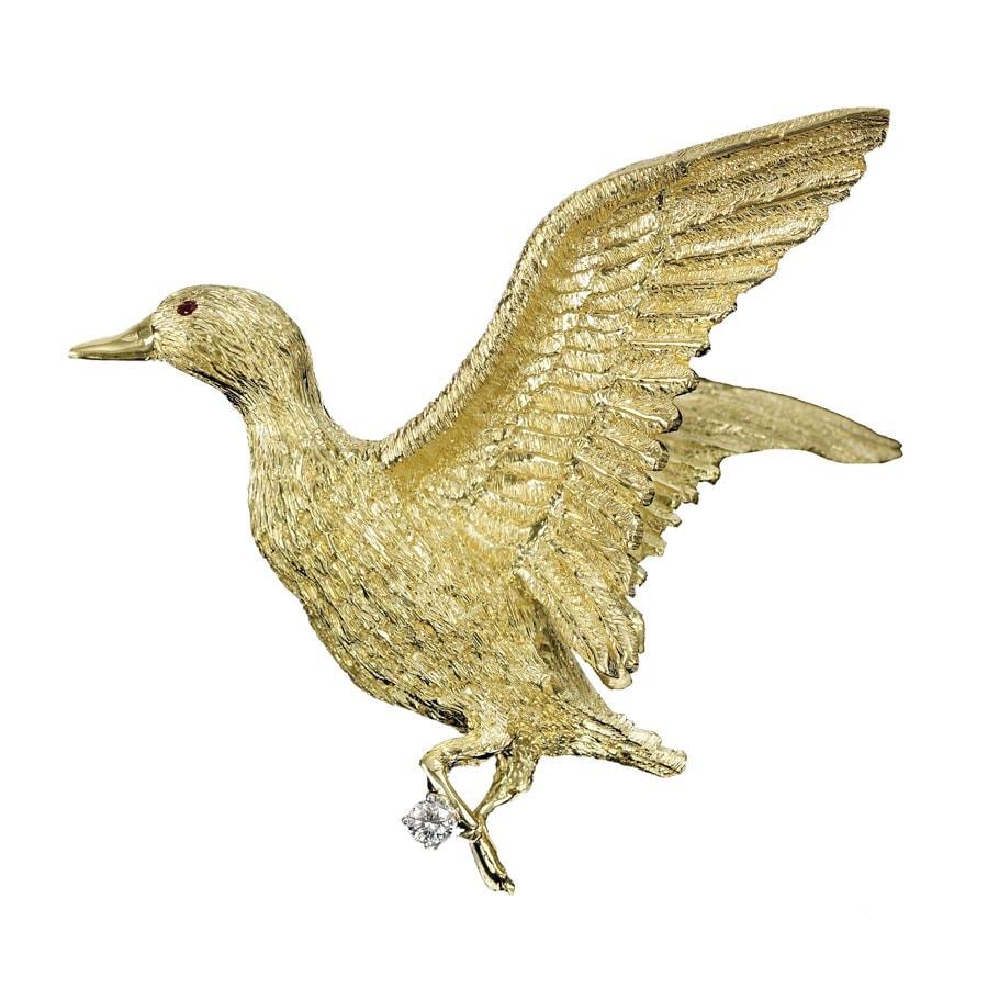 18k Yellow Gold Flying Duck Pin